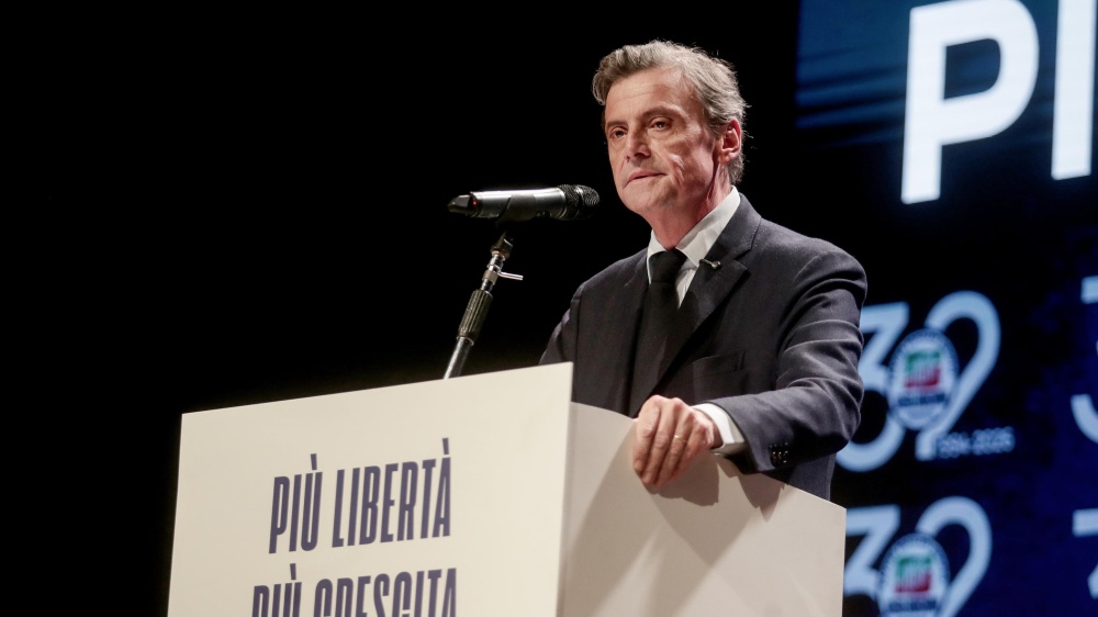 Carlo Calenda a RTL 102.5: “Siamo in mano a un signore folle, non deve ...