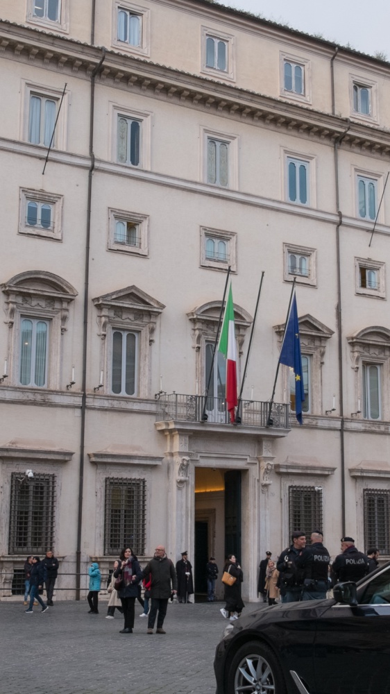 Governo, all’insediamento di Trump la premier Meloni in prima fila insieme al presidente ...