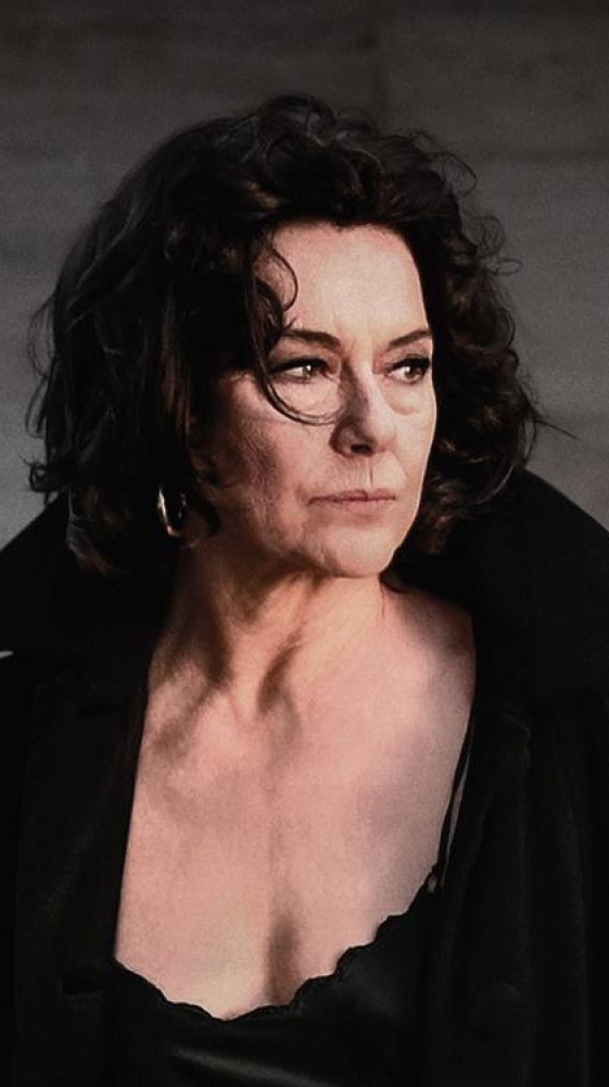 Del Toro risveglia il mito di Frankenstein: il trailer svela la ...