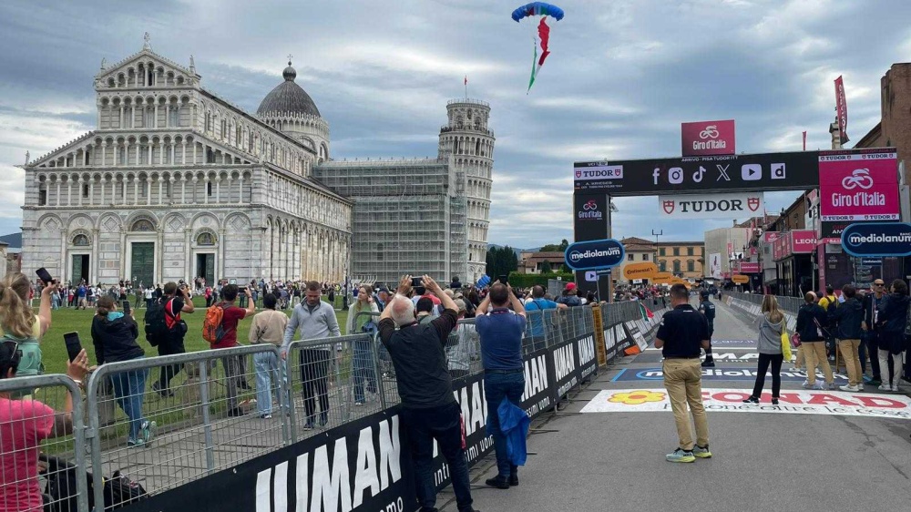 Giro d’Italia, la tappa tra Lucca e Pisa: miscela pop tra bellezza ...