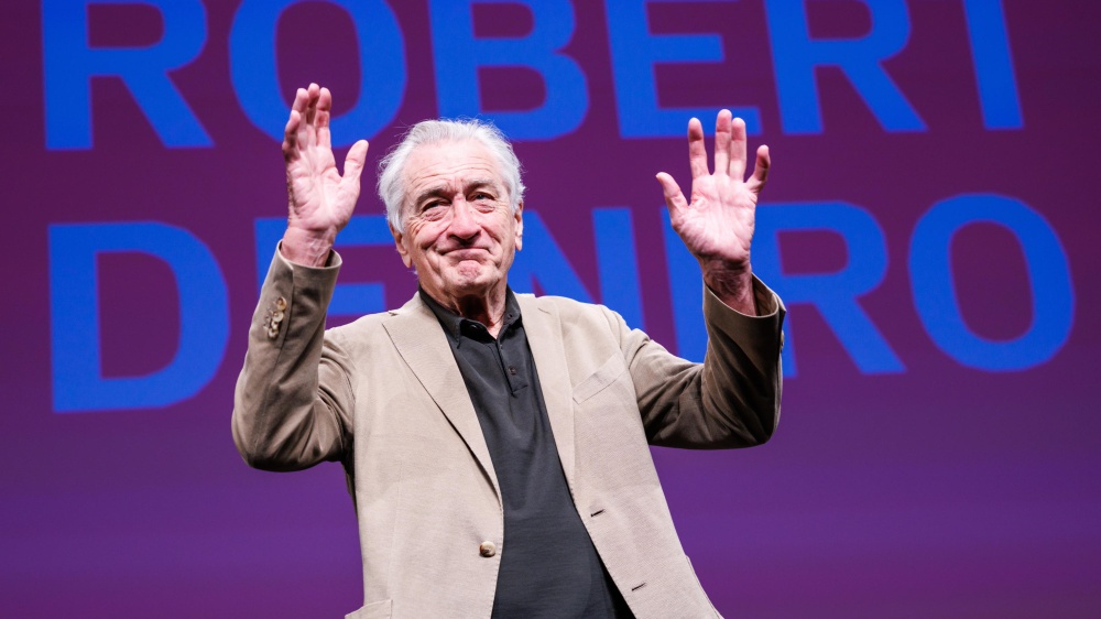 Robert De Niro arriva a Roma, l'omaggio del sindaco Gualtieri. Ma ...