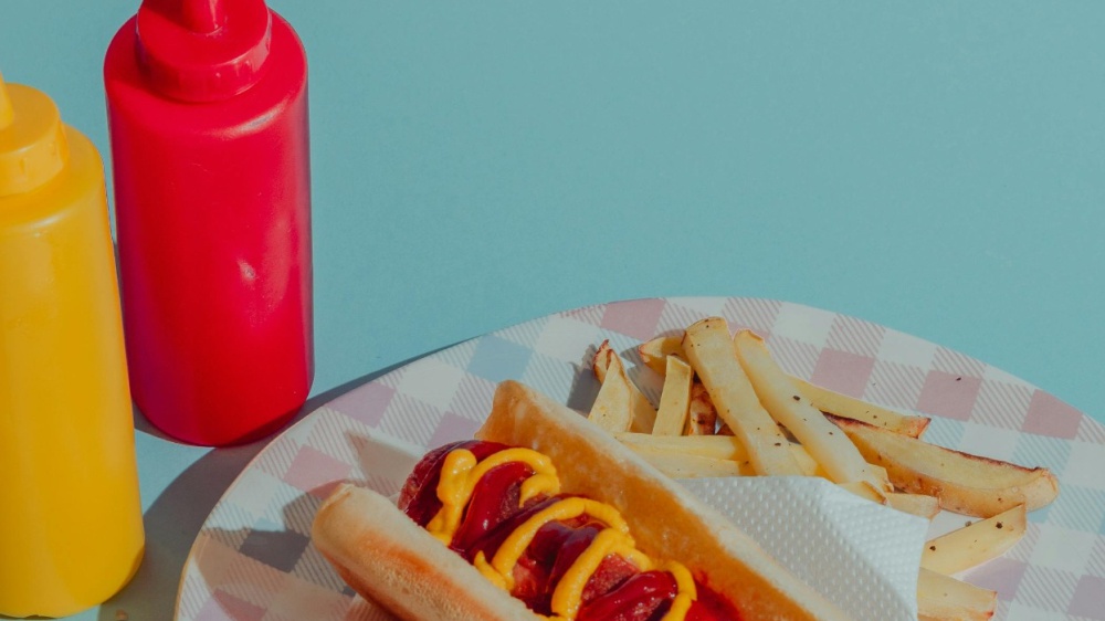 Un regolamento Ue vieterà le bustine monouso di ketchup e maionese ...