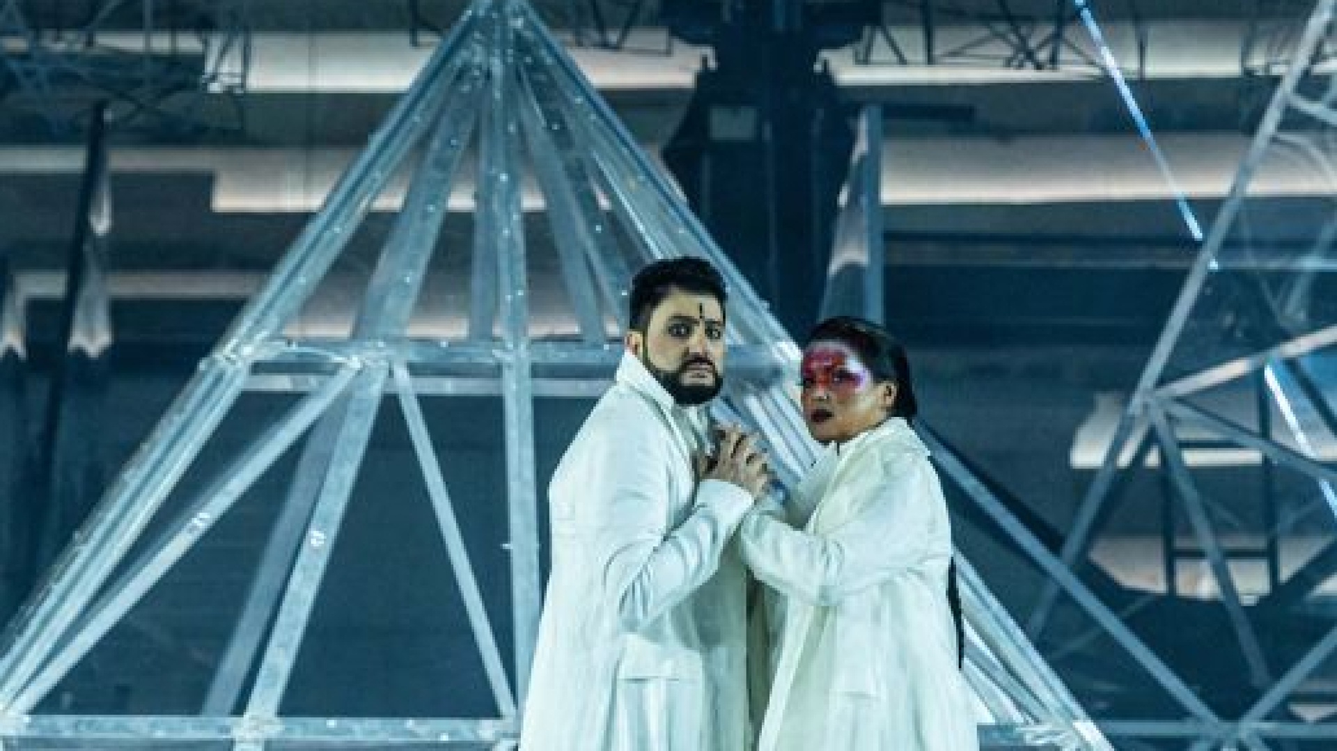 102° Arena di Verona Opera Festival 2025. L’Aida di cristallo incanta ...