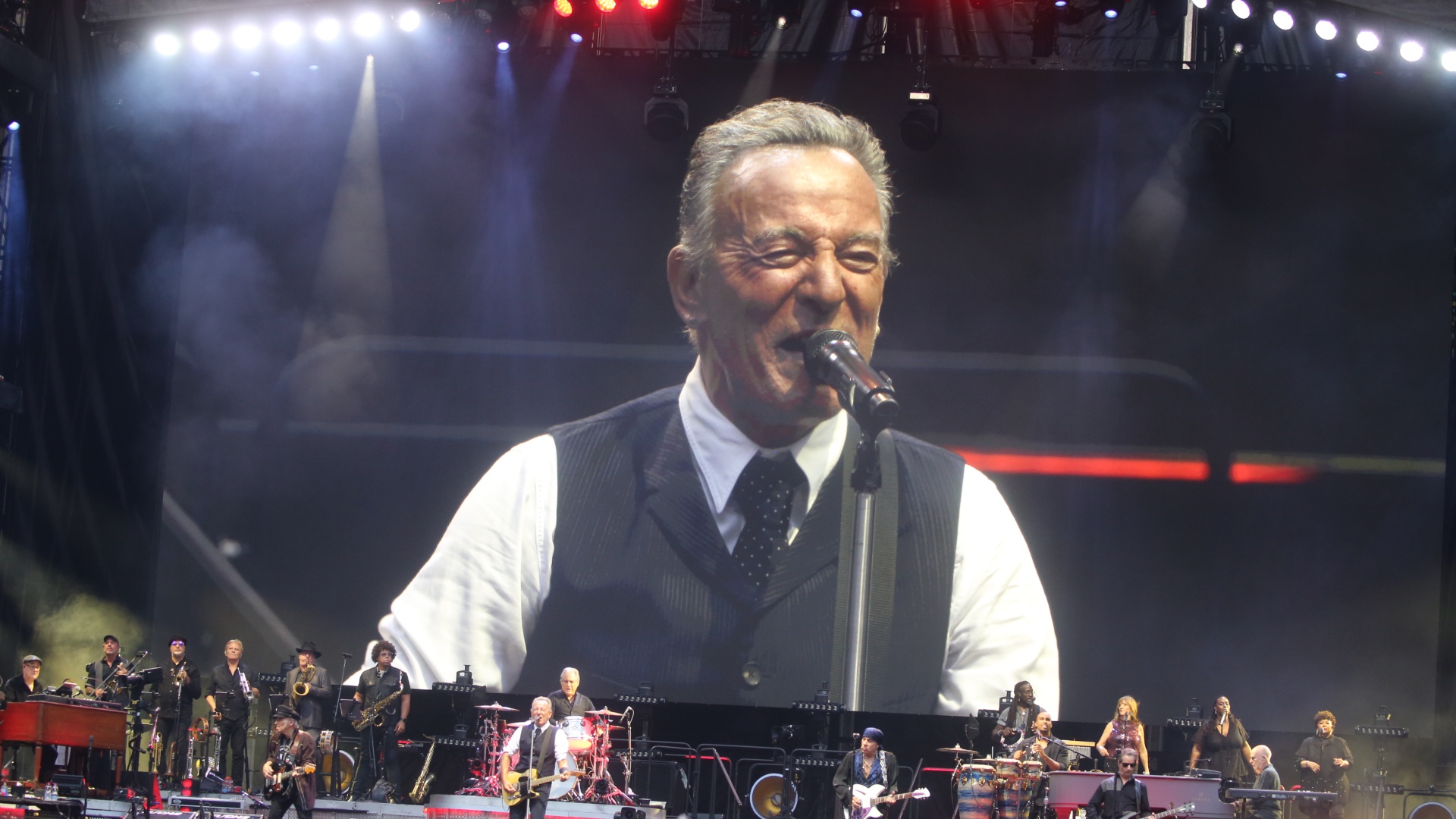 Bruce Springsteen a San Siro e il J’accuse all’America di Trump - RTL 102.5