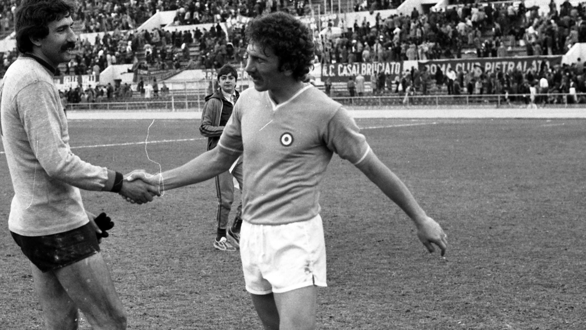 Calcio in lutto, è morto Beppe Savoldi, goleador anni 70 ribattezzato ...