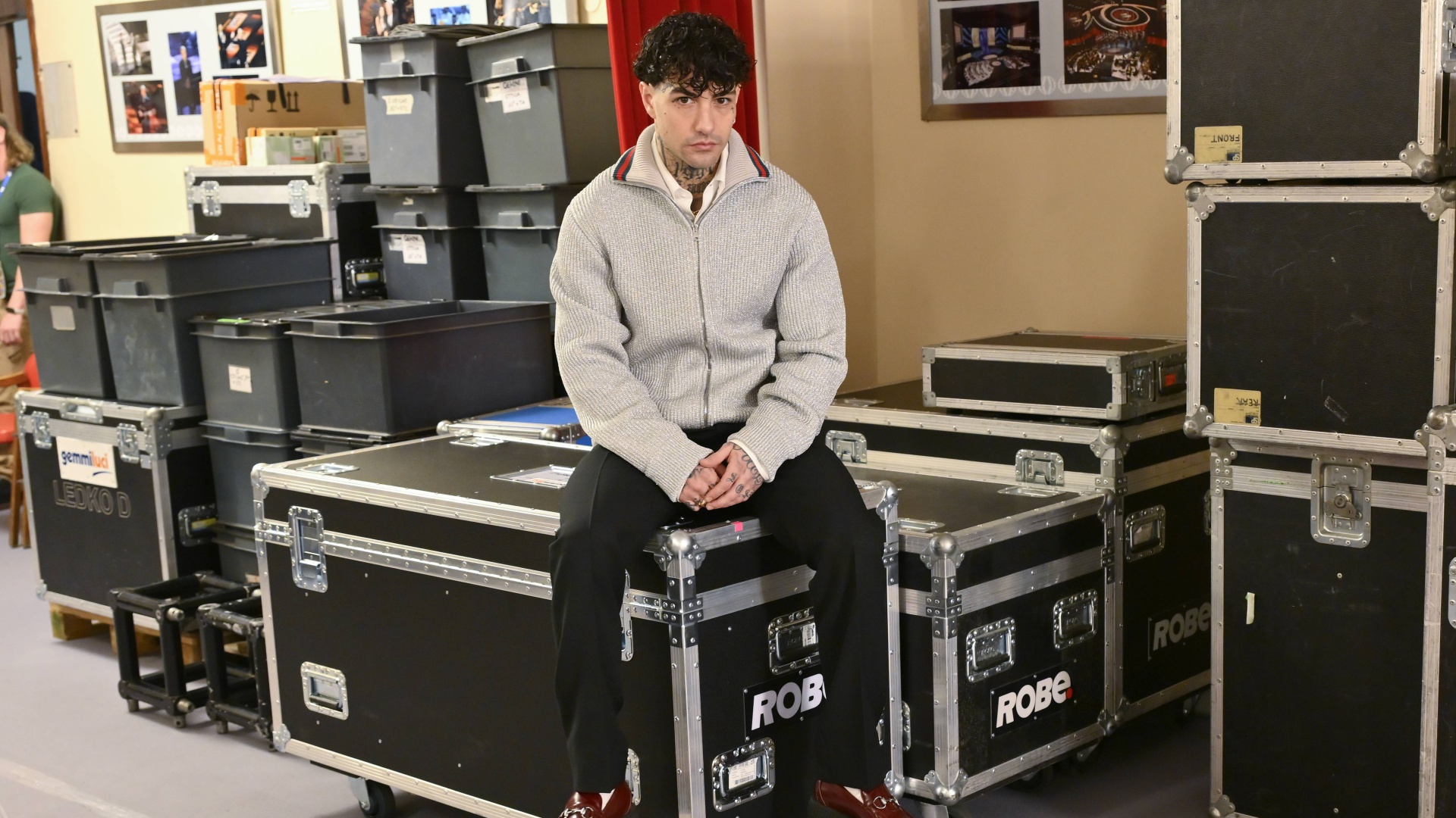 Damme 'Na Mano, ecco il significato del brano con cui Tony Effe ...