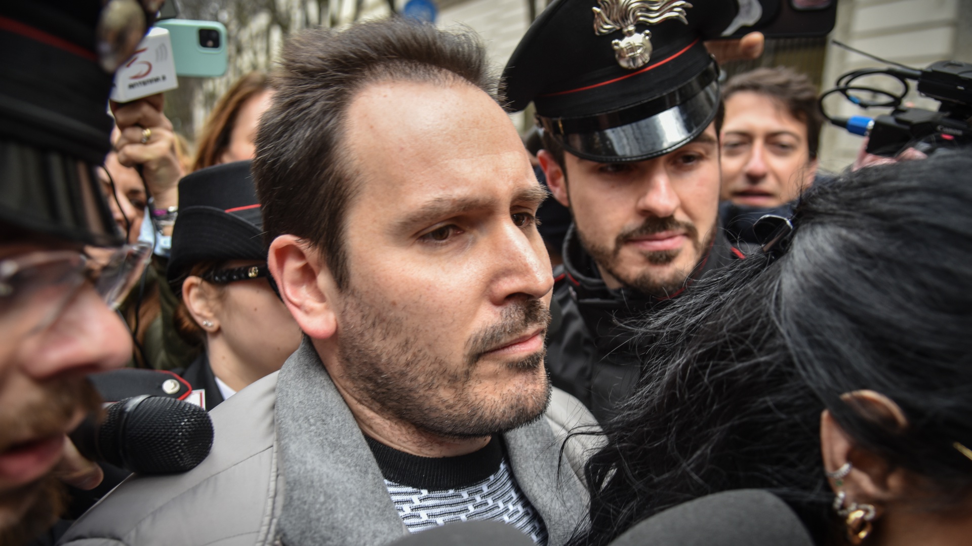 Delitto di Chiara Poggi: prelievo del DNA per Andrea Sempio. Scontro a ...