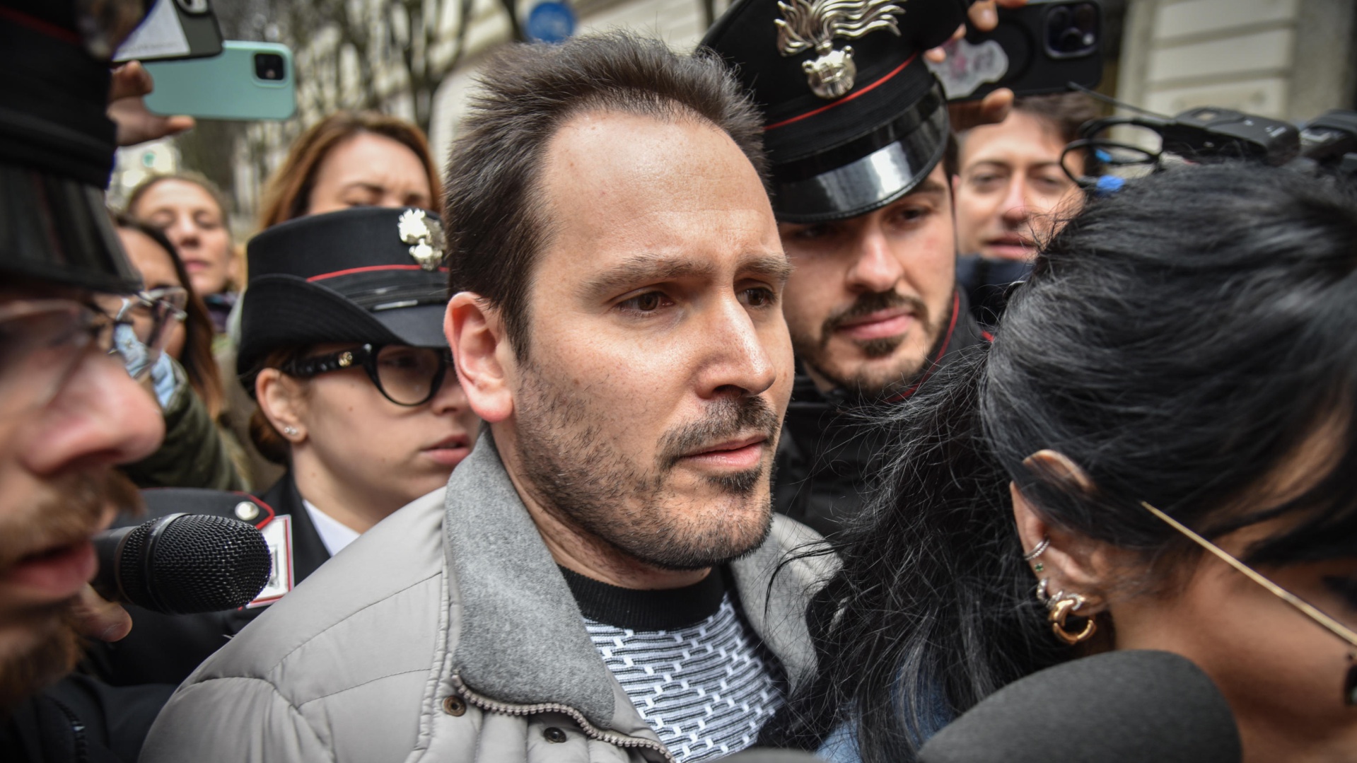 Garlasco, le foto di Andrea Sempio davanti casa Poggi il giorno del ...