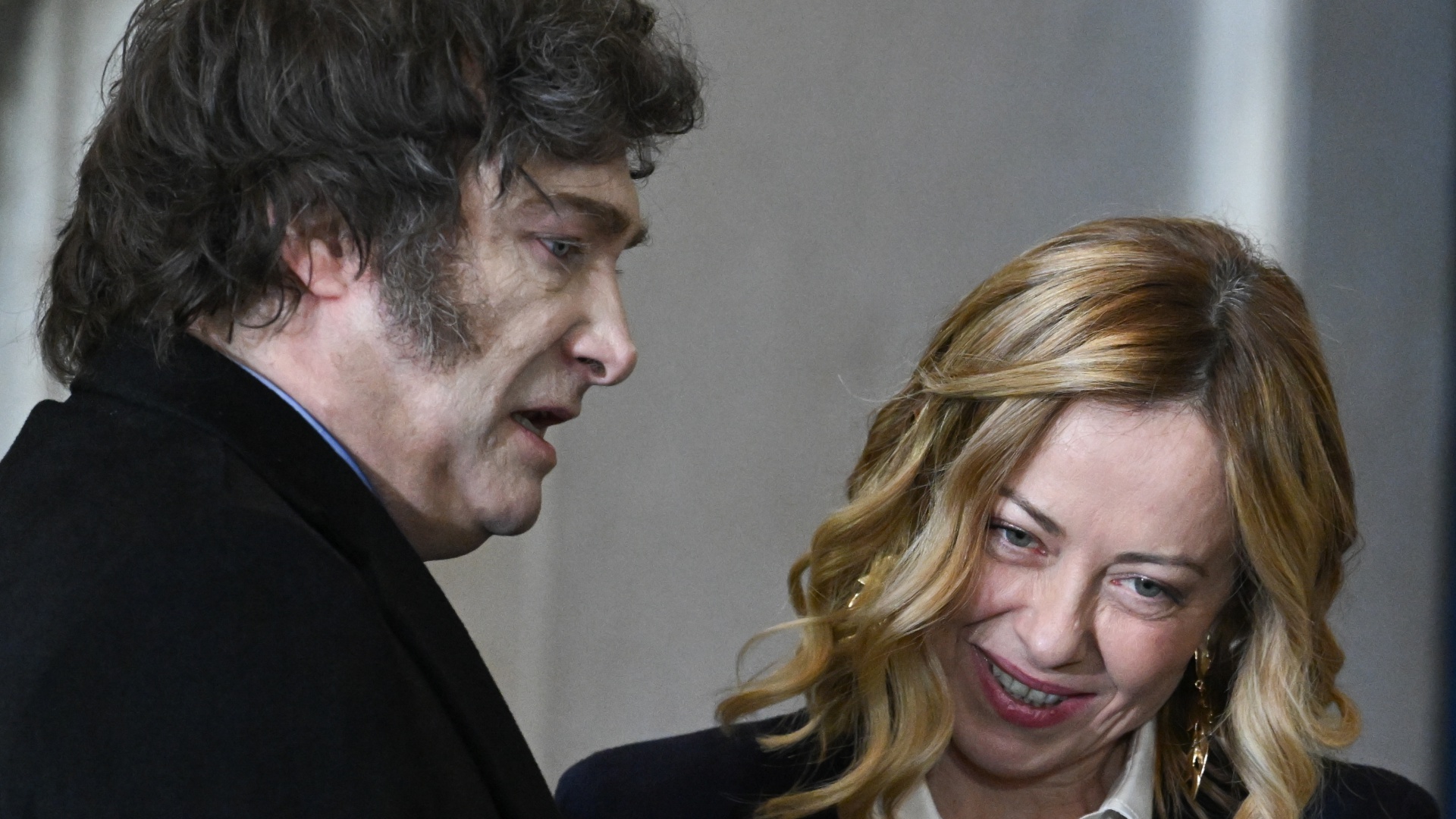 Governo, all’insediamento di Trump la premier Meloni in prima fila insieme al presidente ...