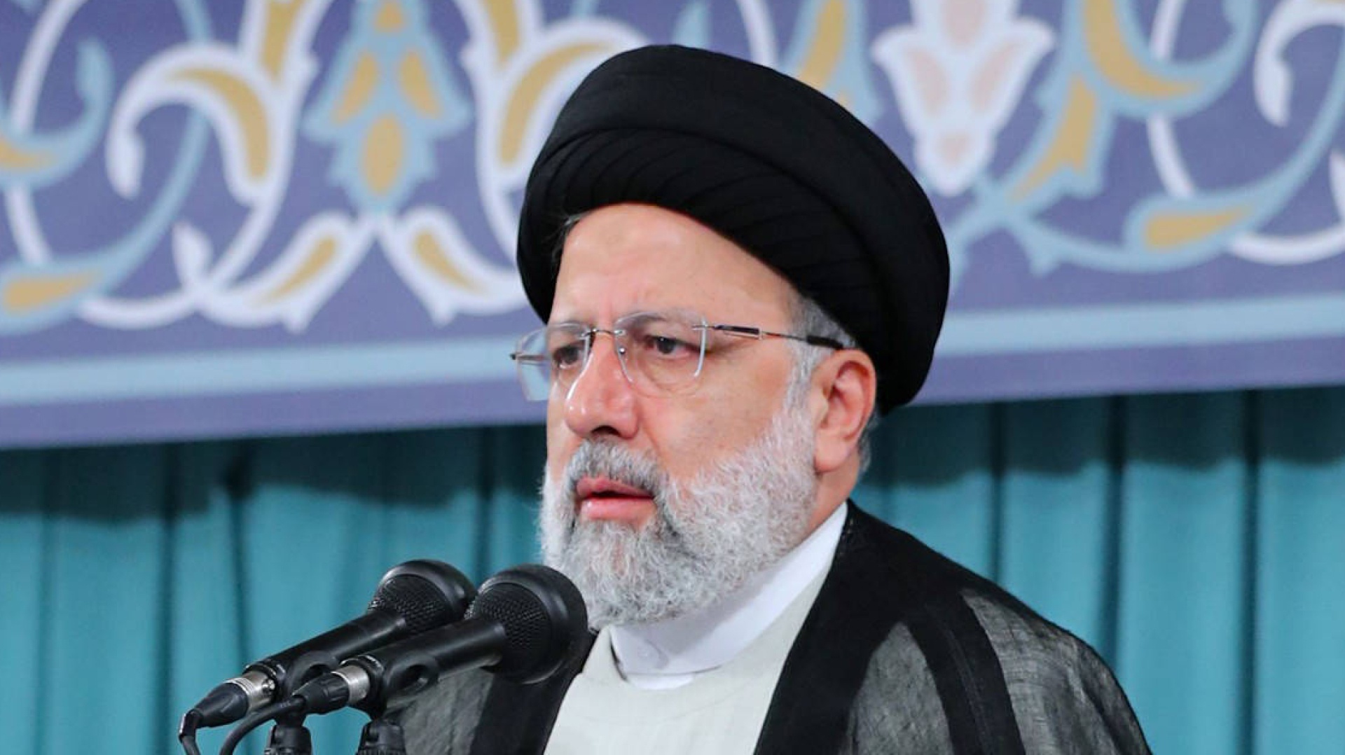 Iran: è ancora in coma la 16enne aggredita dalla polizia perché non ...