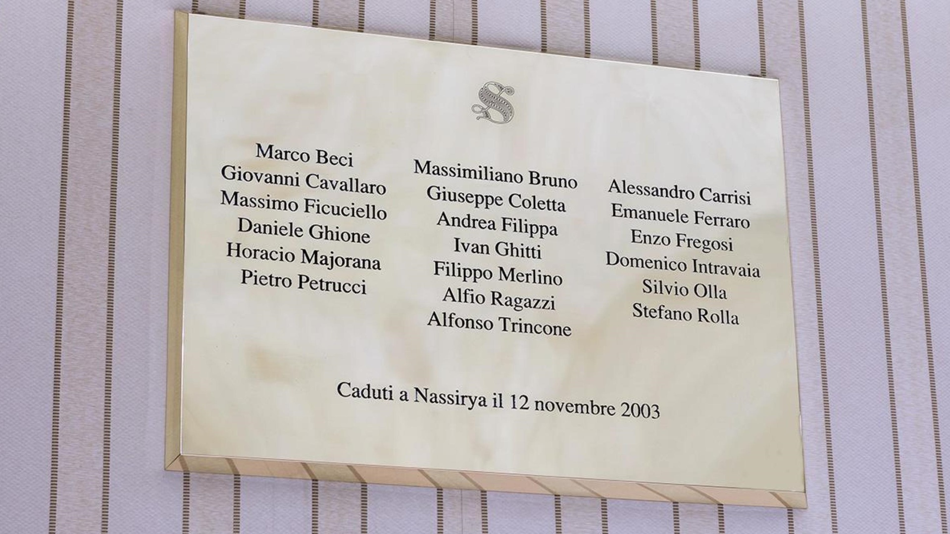 Iraq, ventidue anni fa la strage di Nassiriya: morirono 28 persone, tra cui 19 italiani. - RTL 102.5