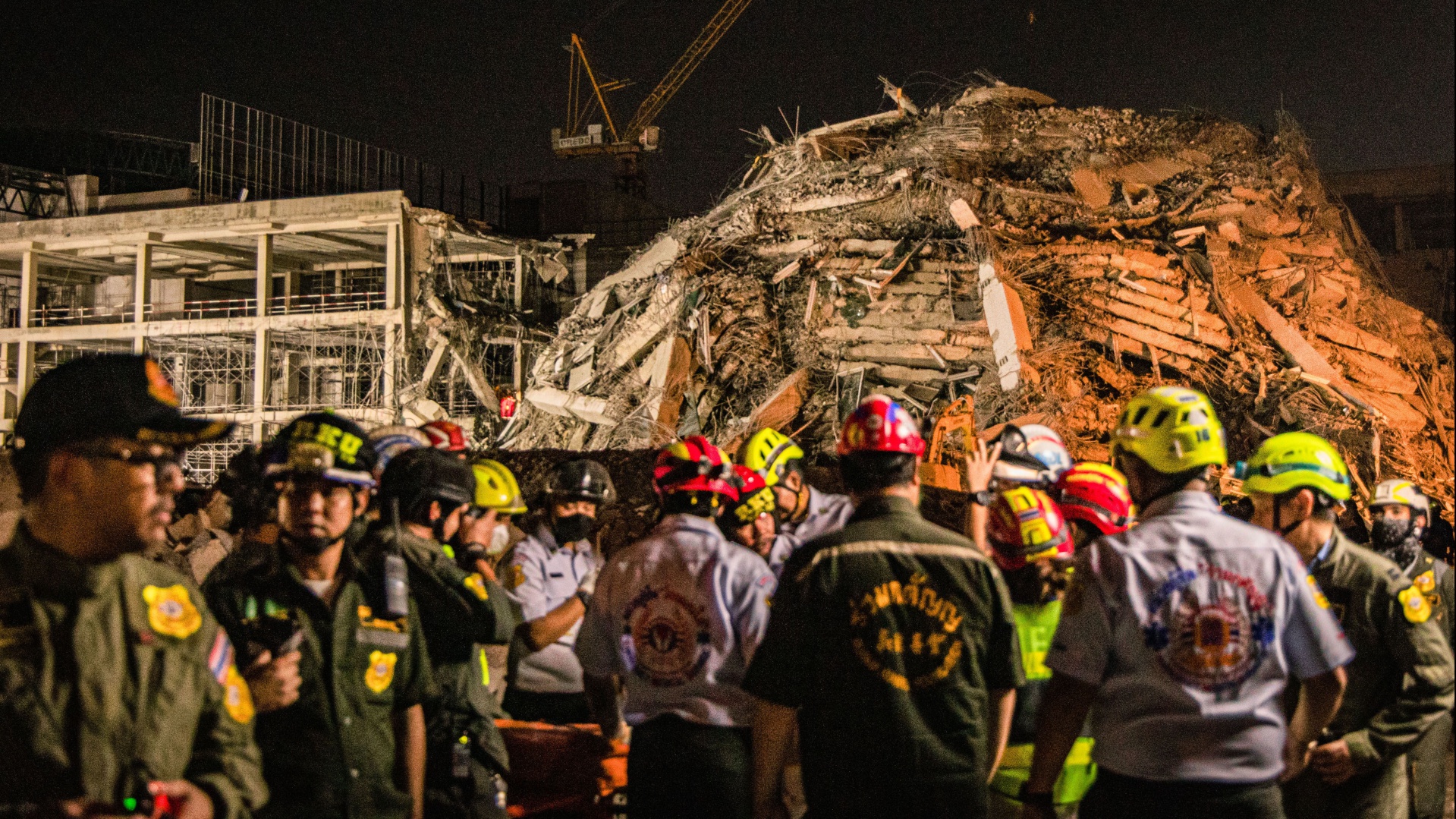 Migliaia di dispersi dopo il devastante terremoto in Myanmar, si muove ...