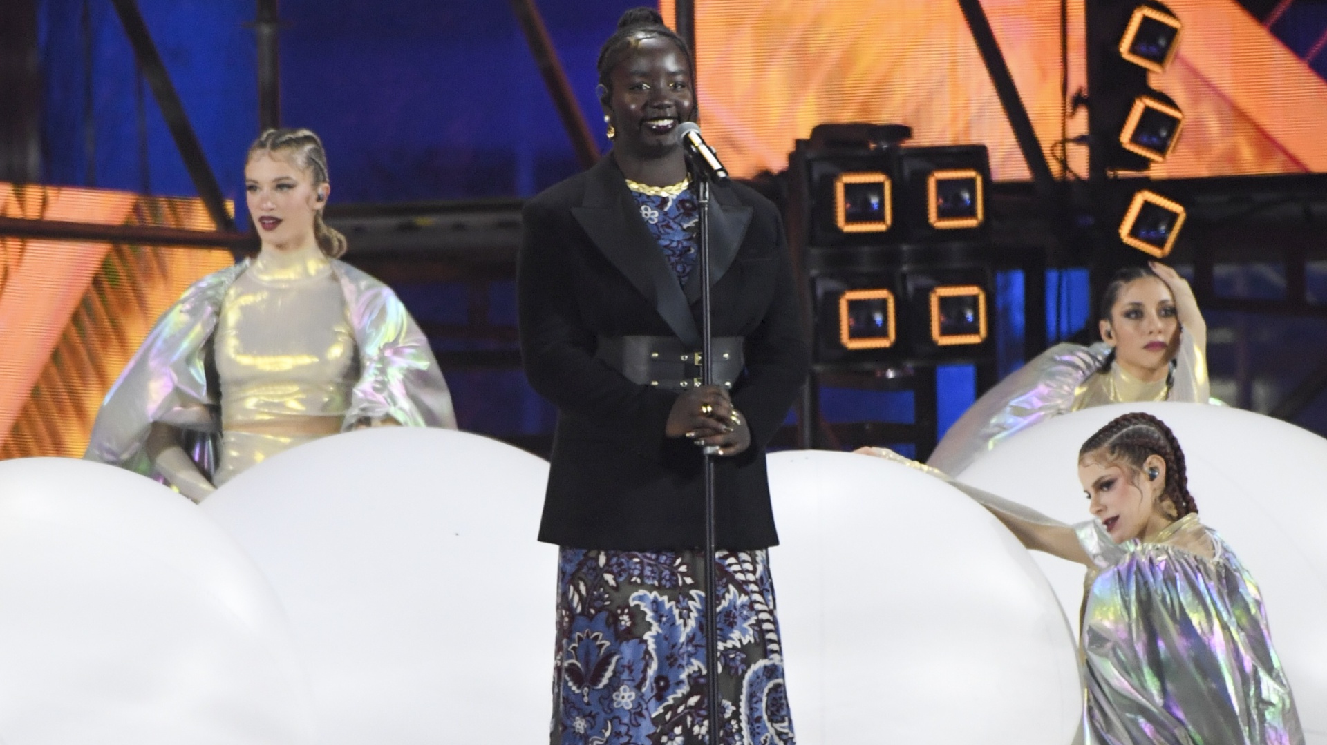 Mimì vince X Factor 2024. L’incoronazione in piazza del Plebiscito, a ...