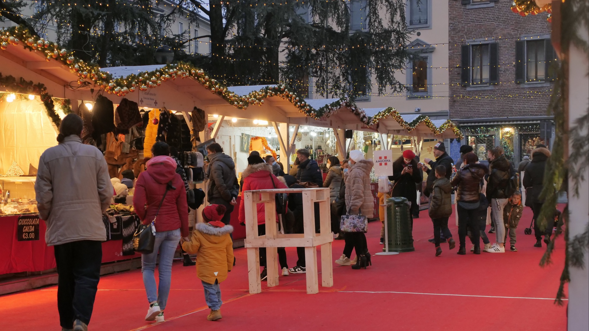 Natale, cresce la spesa alimentare delle famiglie e torna ai livelli pre-Covid - RTL 102.5