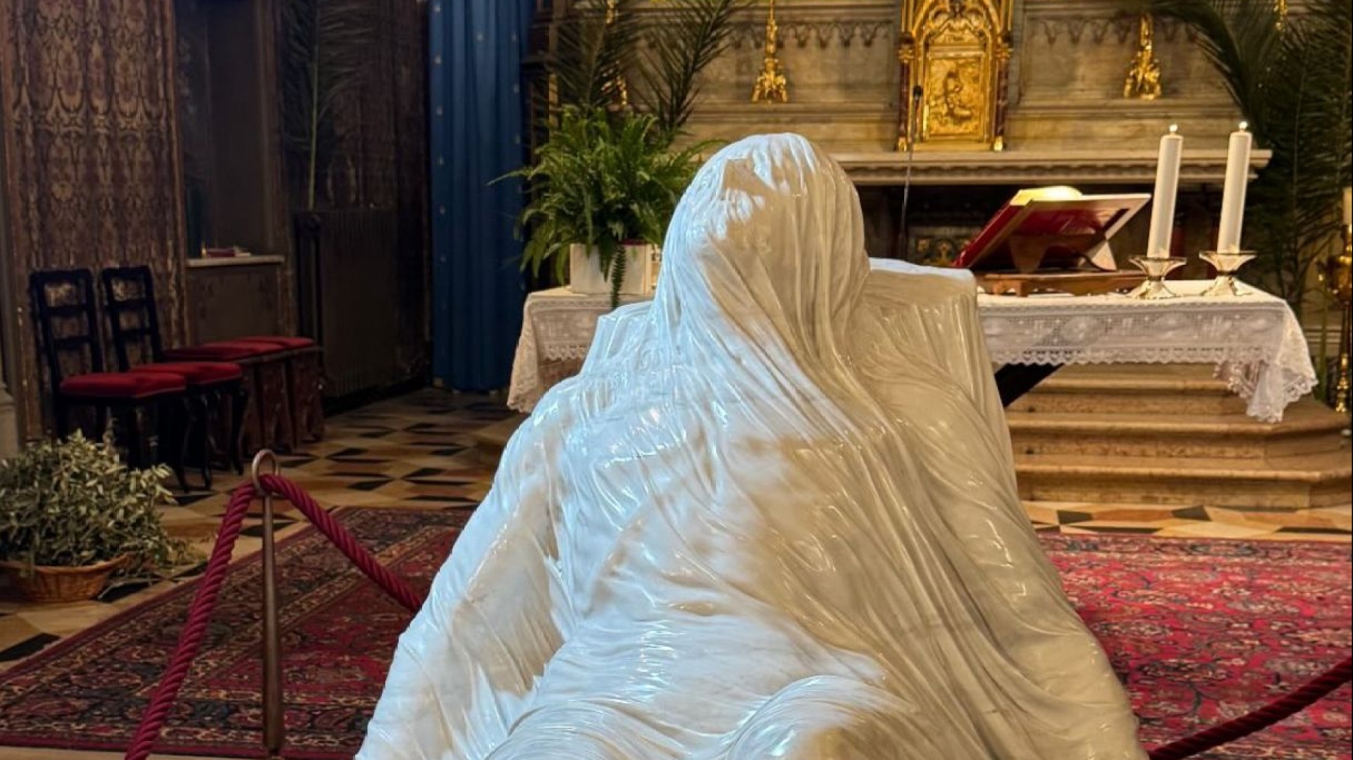 Nel cuore di Roma arriva “Oltre il velo”, un’opera scultorea per ...