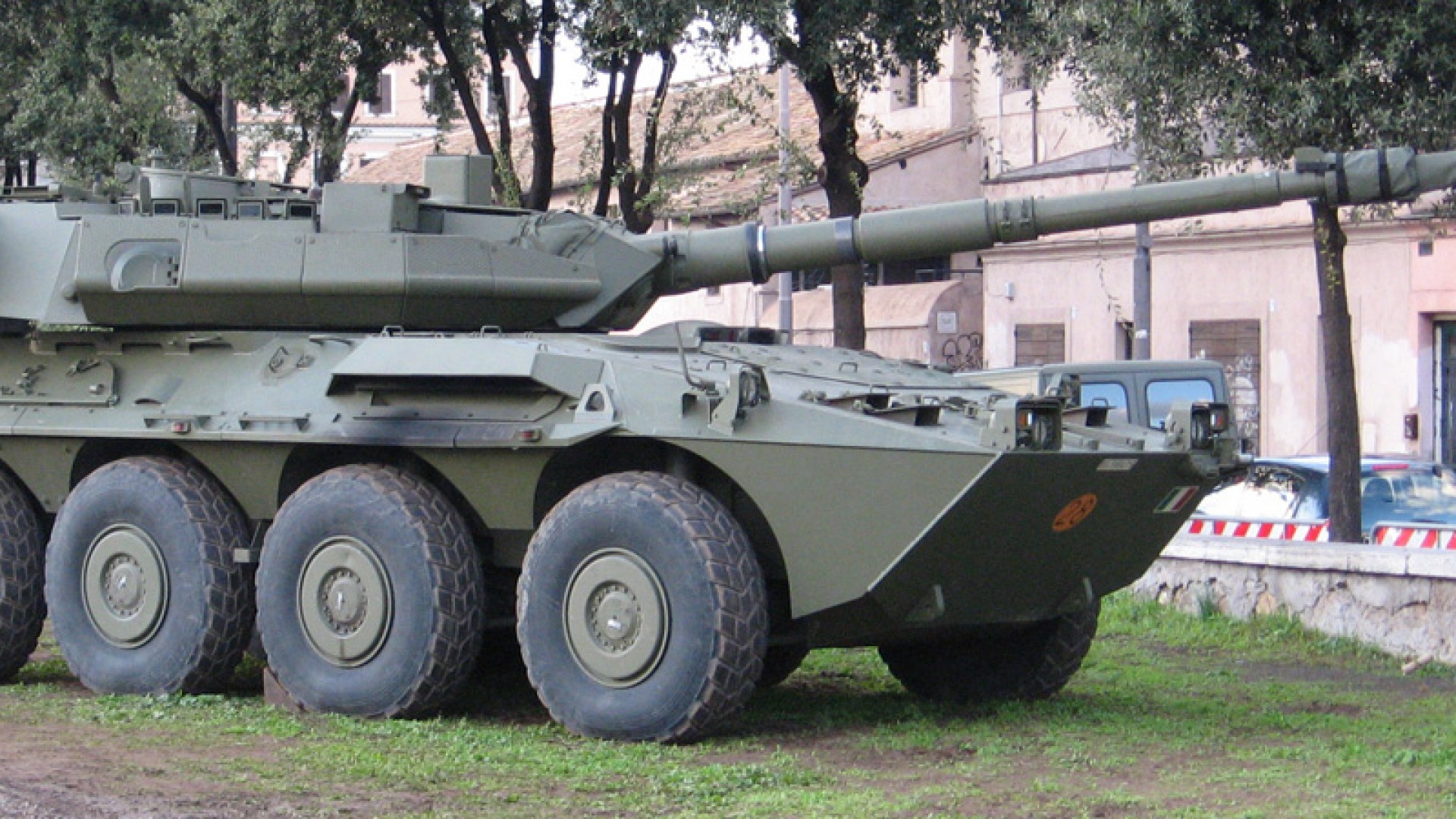 Pordenone, un carro armato spara per errore durante un'esercitazione e ...