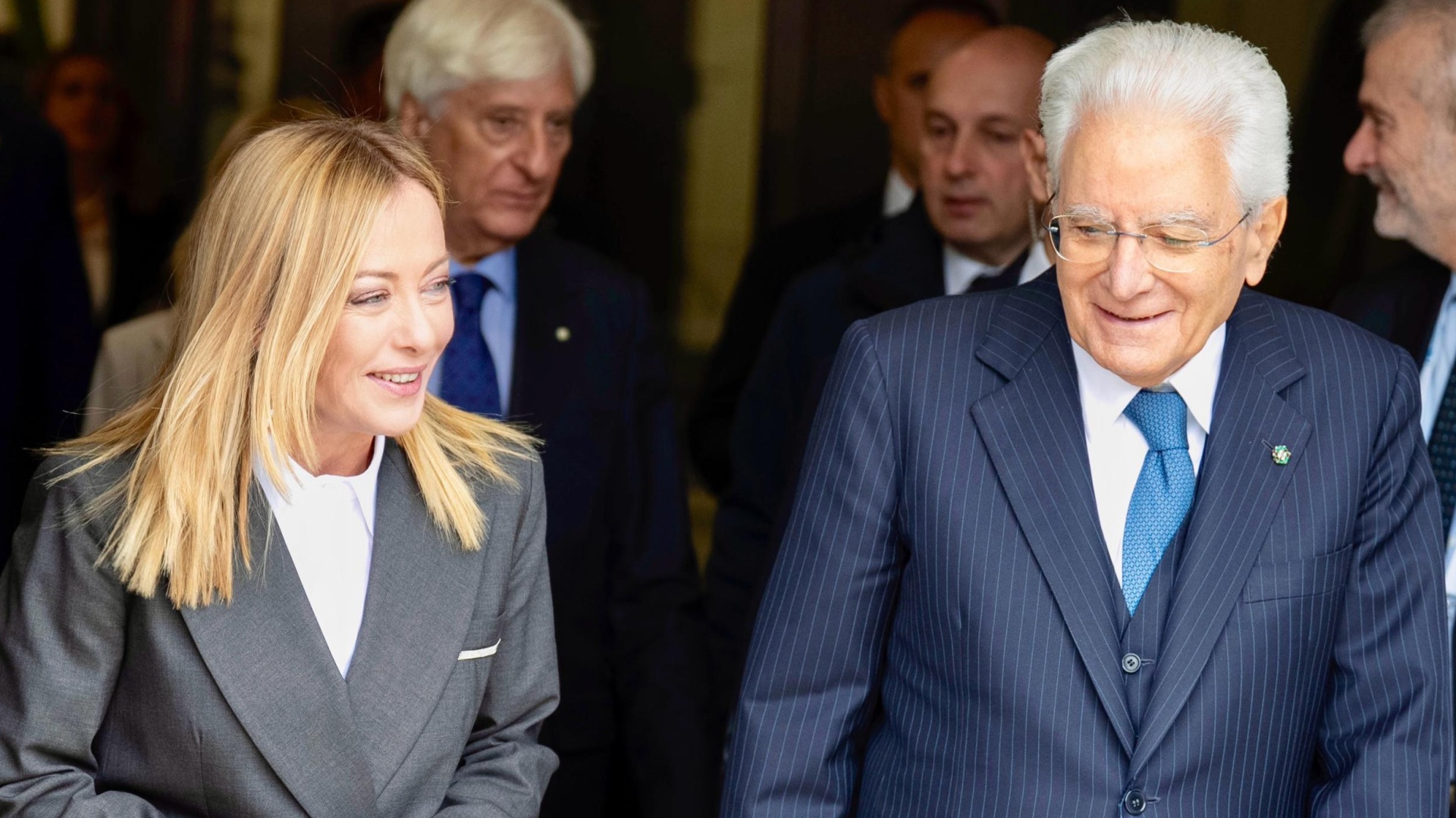Quirinale, alla fine Meloni è salita da Mattarella: “Garofani ...