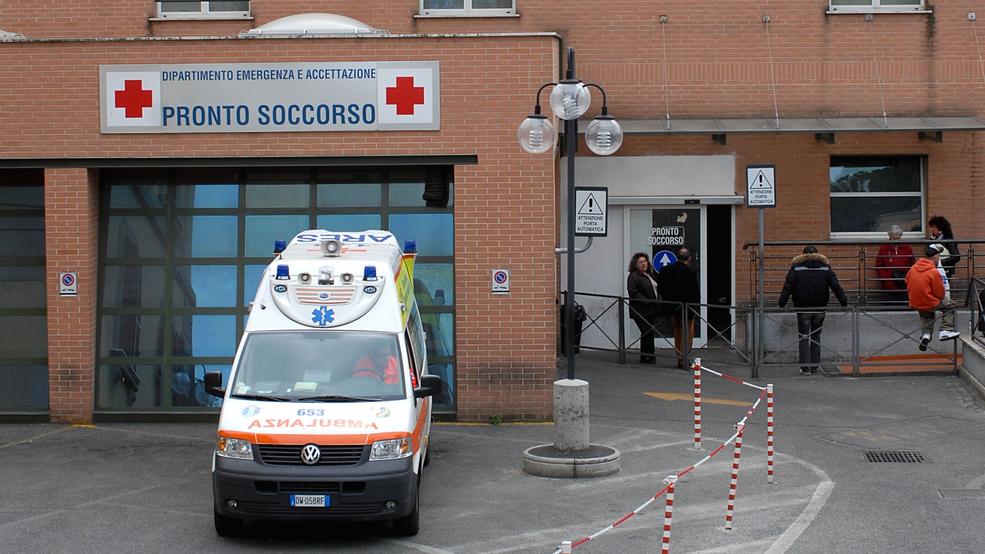 Roma, 13enne ferito da un colpo di pistola alla testa è in gravissime ...