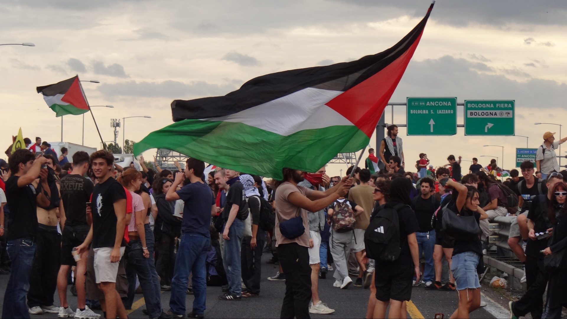 Scioperi in tutta Italia per la Flotilla e Gaza. Un milione in piazza ...