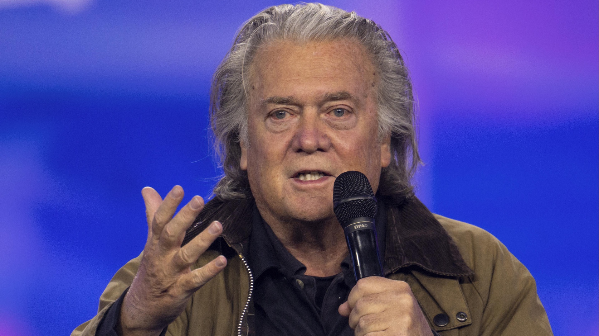 Steve Bannon e il presunto saluto romano al Cpac, ecco chi è il padre ...
