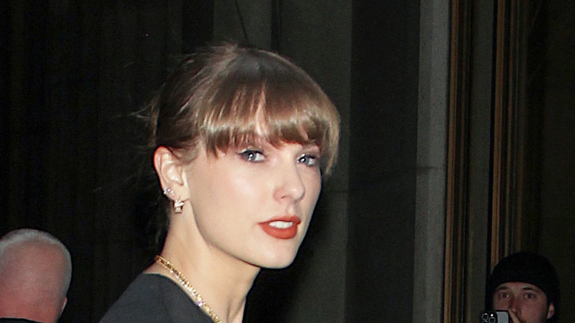 Sui social circolano false foto di Taylor Swift nuda, X blocca le ...