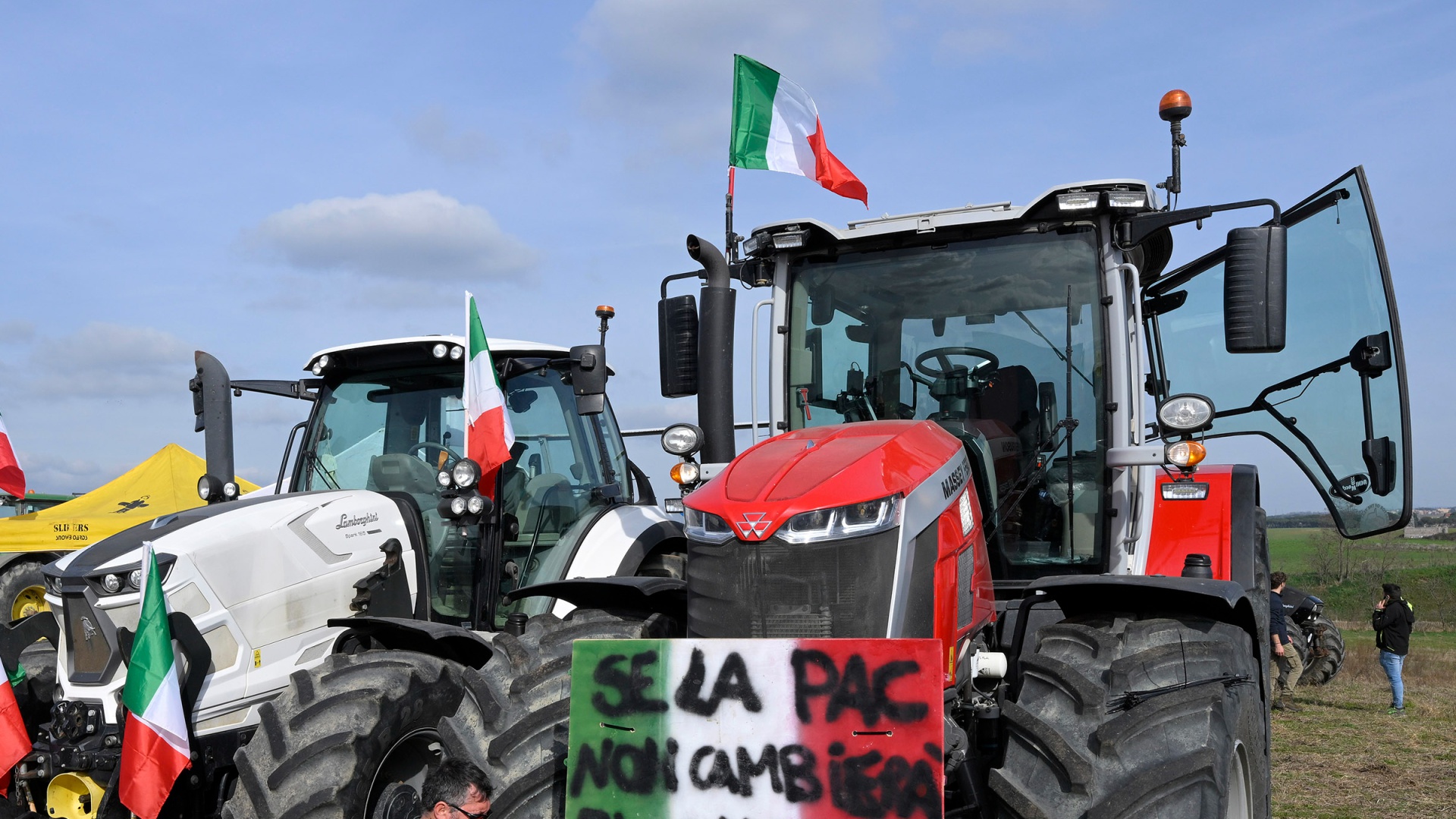 Trattori, prove tecniche di dialogo. Bruxelles fa retromarcia sui ... Trattori, prove tecniche di dialogo. Bruxelles fa retromarcia sui ...