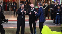 Sanremo 2024: Sale sul palco dell'Ariston John Travolta. Il re del ...