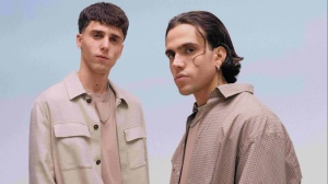 LDA & Aka 7even a Sanremo 2026 con “Poesie clandestine”: il testo e il ...