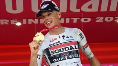 GIRO, ECCO LA TRIPLETTA DI PAUL MAGNIER, RE DELLE VOLATE - RTL 102.5