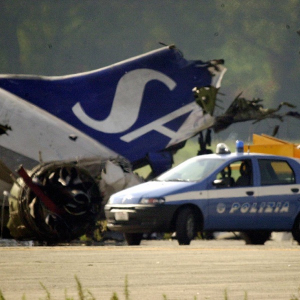 23 anni fa la strage di Linate, in uno scontro in pista tra due aerei ...