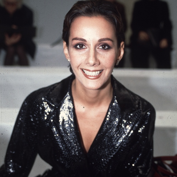 Addio ad Anna Kanakis l'attrice che amava scrivere. La più giovane Miss ...