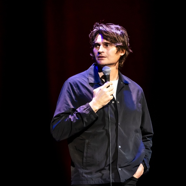 Angelo Duro arriva al cinema con “Io sono la fine del mondo” - RTL 102.5
