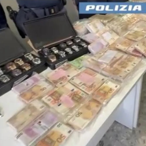 Aperto il bunker segreto del Clan Contini: denaro e gioielli per un ...