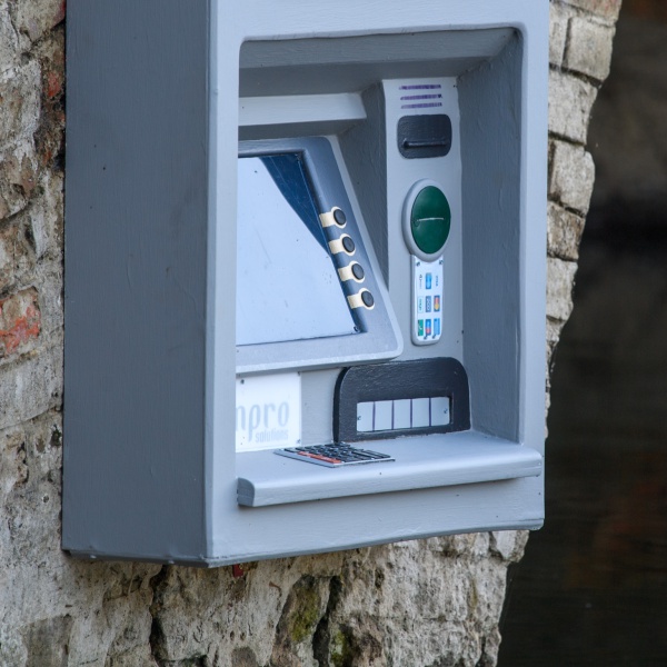 Bancomat e pagamenti POS in tilt: 24 ore da incubo in Italia. Ecco cosa ...