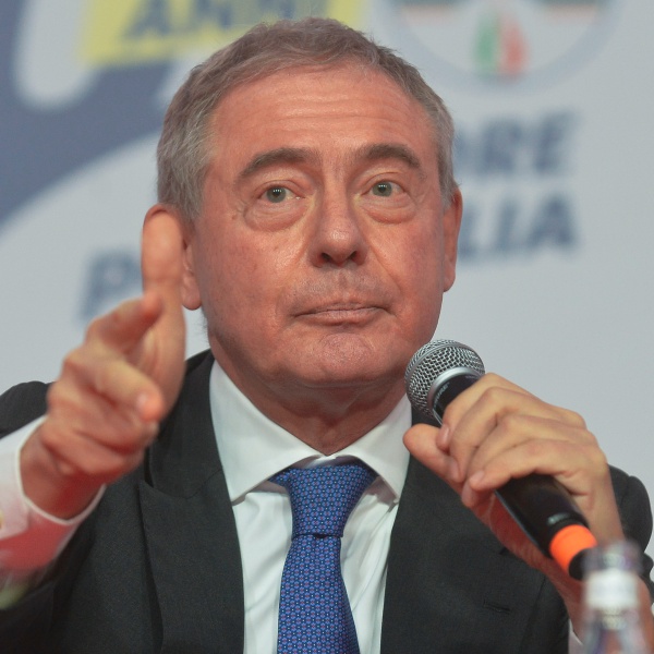 Benzina, l’ultimo incontro col governo spacca i sindacati, e c’è chi ...