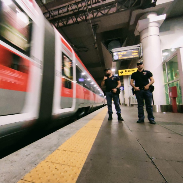 Bologna, ucciso un capotreno nei pressi della stazione, caccia al ...