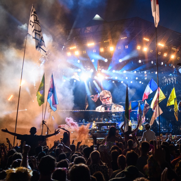 Il saluto di Sir Elton John alla sua Inghilterra. Il tour d'addio è ...