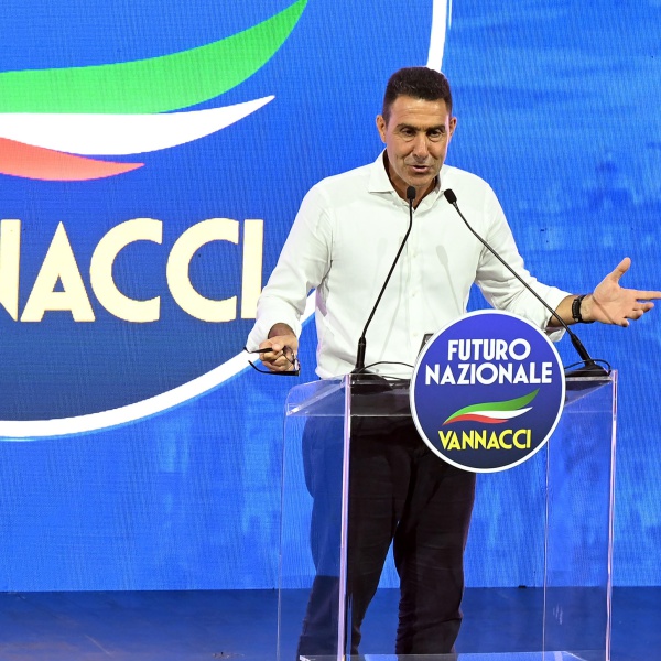 Bufera su Vannacci e il femminicidio definito dall'ex generale "un ...