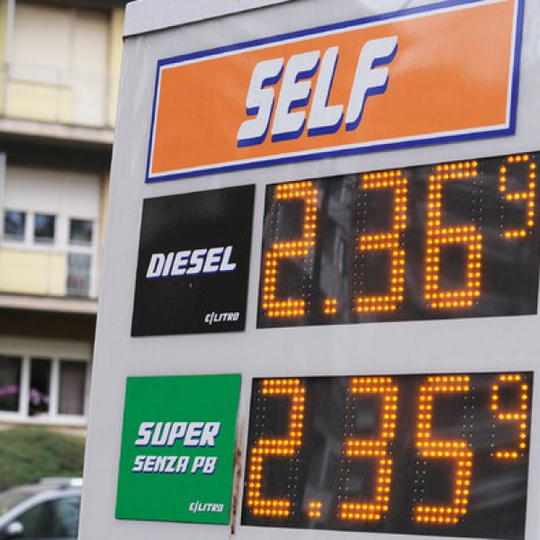 Caro carburanti: salgono ancora i prezzi di benzina e diesel, i ... Caro carburanti: salgono ancora i prezzi di benzina e diesel, i ...