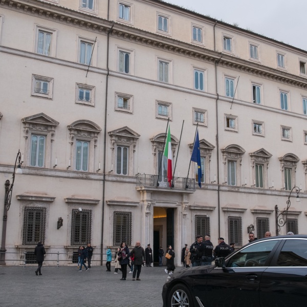 Caso-Paragon, divampa lo scontro fra opposizioni e governo. Palazzo ...