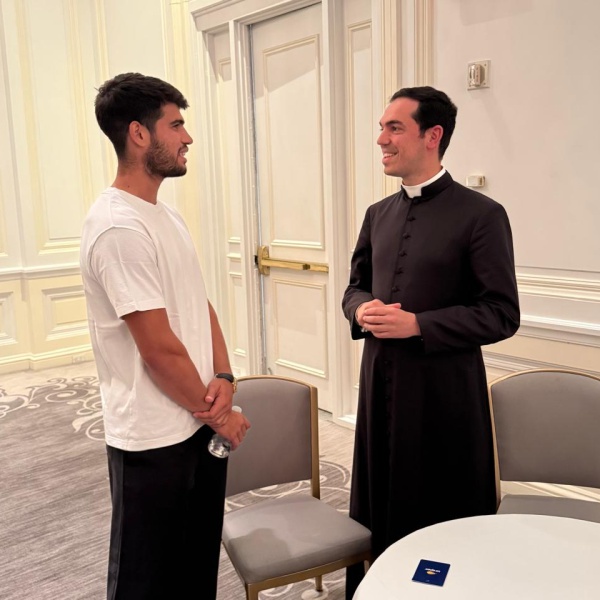 Sweet_ary cute Oriental female with a average build, and