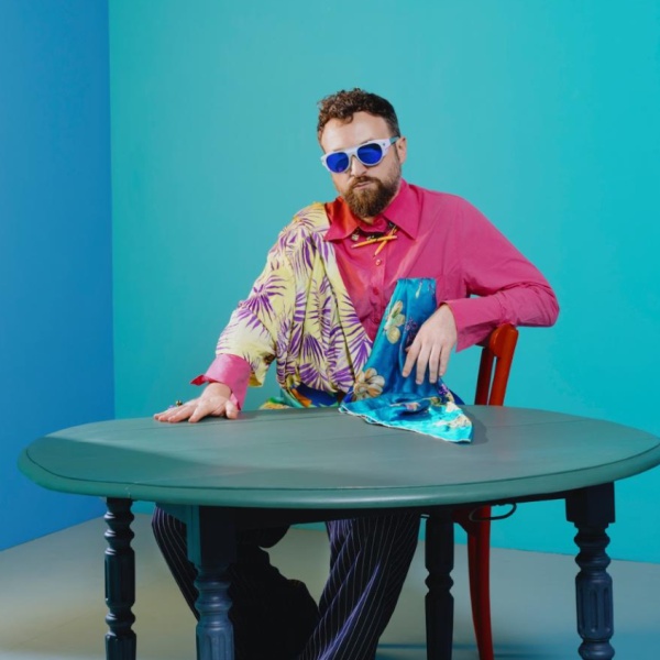 Dargen D'Amico a Sanremo 2026 con “Ai ai”: il testo e il significato ...
