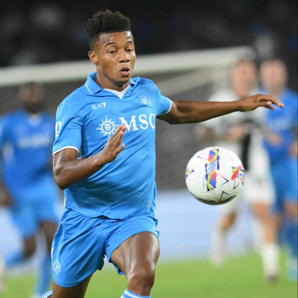 Il calciatore David Neres rapinato a Napoli dopo la partita contro il ...