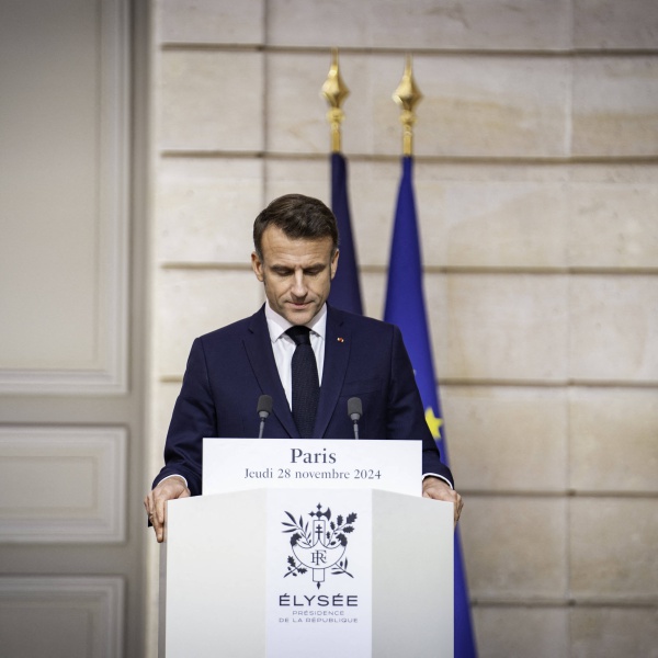 Emmanuel Macron, non mi dimetto. Il nome del nuovo premier nei prossimi ...