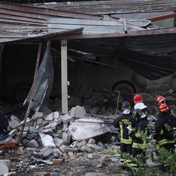 Ercolano: esplode fabbrica abusiva di fuochi d'artificio. Morto un ...