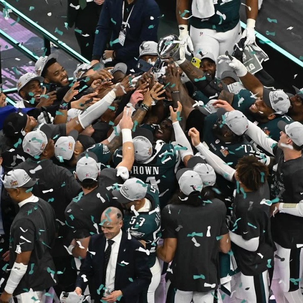 Football Americano, i Philadelphia Eagles vincono il Superbowl contro ...