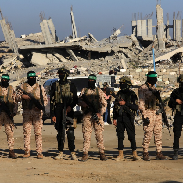 Gaza, riconsegnate le salme degli ostaggi israeliani. Hamas: è colpa di Netanyahu - RTL 102.5