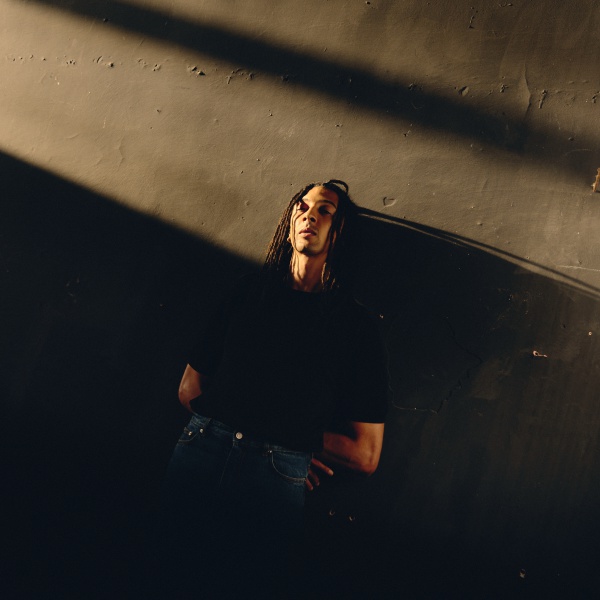 Ghali presenta il nuovo singolo “Niente Panico” a RTL 102.5: «Questo ...