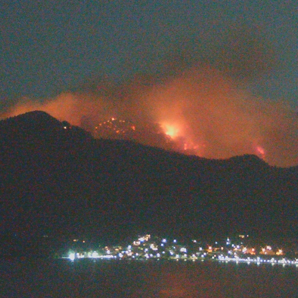 Gli incendi in Grecia, fiamme anche sulle isole di Corfù e Elva, sono ...