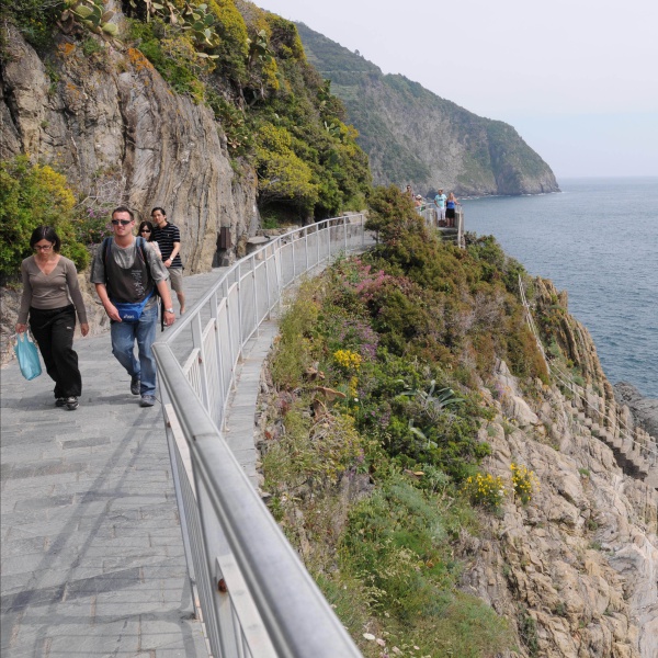 Ha riaperto la Via dell'Amore, il sentiero più romantico d’Italia, il cammino mozzafiato nelle ...